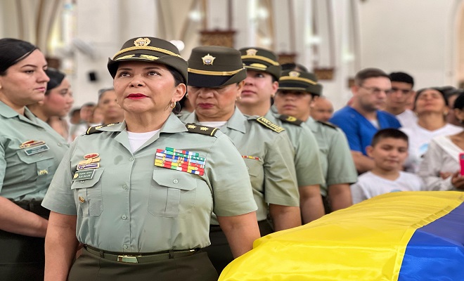 La Policía Nacional rindió honores a la extinta Patrullera de Policía María Alejandra Vieda ...